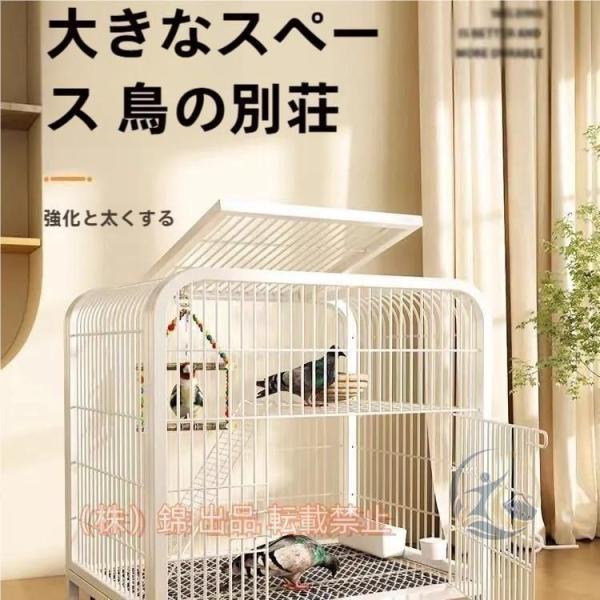 衝撃に強い金網素材で作られており、耐久性があり長持ちします。鳥かごは、広々とした空間で鳥が快適に過ごせる大型バードゲージです。ルームエリアを分けられるため、複数の鳥を飼っている方に最適なインコケージです。鳥かごの下に設置されたローラーにより...