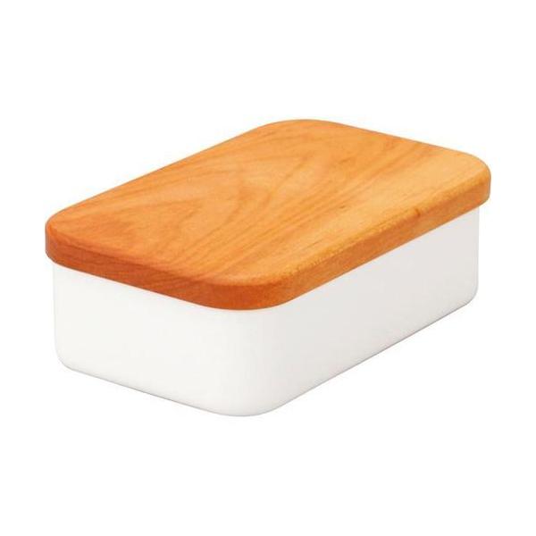 ■においうつりがなく冷却性の高い琺瑯はバターケースとしても最適。蓋をカットボードにしてバターを切り、そのまま食卓へ。■冷却性の高いホウロウと、天然木(サクラ)蓋というバターケースに最適な組み合わせが実現。実用性とインテリア性を兼ね備えたバタ...