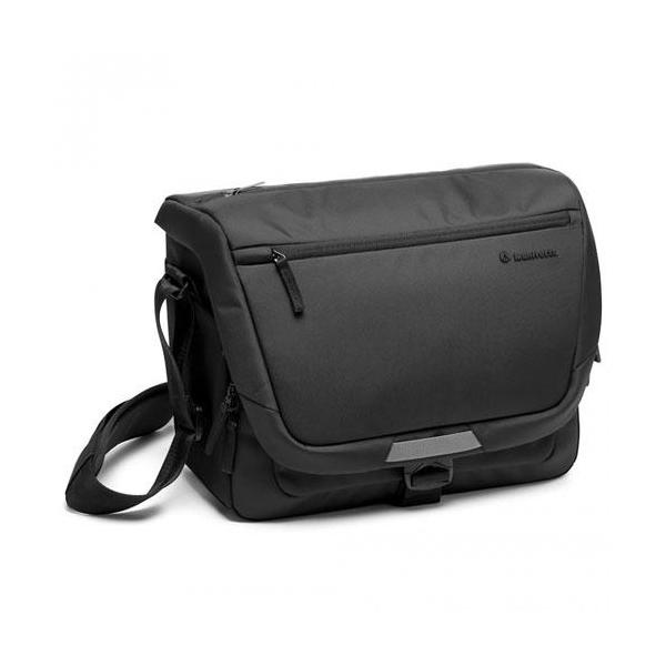 【発売日：2021年11月24日】■14インチまでのノートパソコンの収納も可能■小型三脚を固定できるホルダーを装備■スタビライザーストラップと長さ調節機能付きバックルを装備