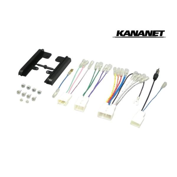 トヨタ車に市販カーAVを取り付けるためのキットです。メーカー：カナック企画　KANANET商品　　：カーAV取付キット品番　　：UA-Y53D構成部品：パネル(L)(R)、コネクター一式(10P/6P)、車速信号用コネクター(5P)、アンテ...