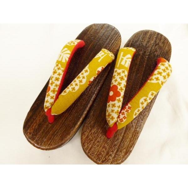 鼻緒生地：日本（綿）製造：中国底部：eva使用長さ：24cm（フリーサイズ）踵高：ゴム含む：4ｃｍ全くの新品ですが素材の性質上、小さな節や筋、小さな染料飛びのような箇所がある場合がございますことを予めご了承ください同色、同柄、同タイプの統一...