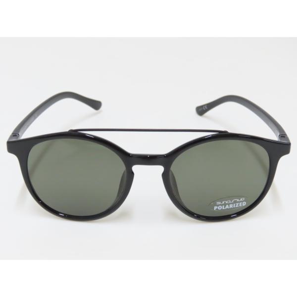 アウトレット品です。店頭に展示されていたものです。前面右レンズに少々擦り傷があります。右側のテンプルが少々上がっています。