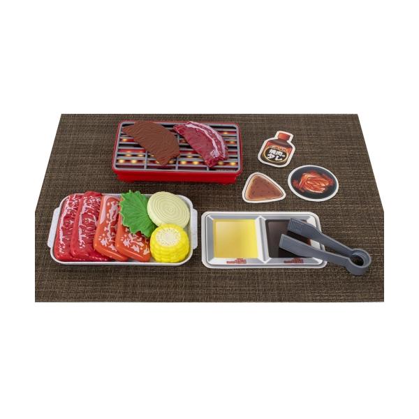 楽しい焼肉ごっこができるよ！お肉をひっくり返すと焼けた面が出てくるよ！※写真のランチョンマットは付属しておりません。発売日 : 2023年10月01日定価 : 770円JANコード : 4902923155835商品番号 : 174567