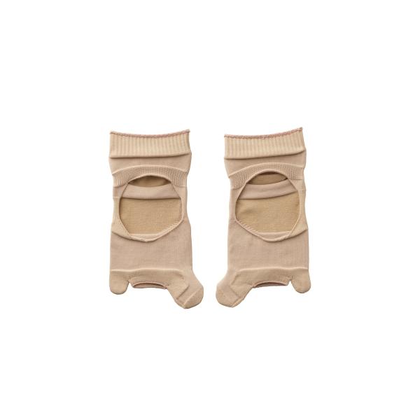 靴下のような履き心地無理なく毎日続けられるサポーター定価 : 2728円JANコード : 4995312129937商品番号 : 4995312129937