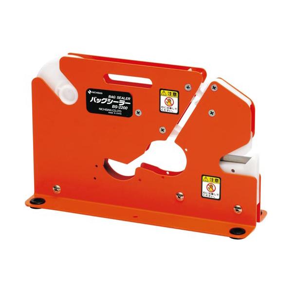 軽い力でしっかり結束できる、ニチバンのバッグシーラー。袋挿入部のネジの出っ張りも無く、結束時に怪我もしにくい。シール後のテープのカールが少ないので、見栄えも良好です。●種別/シーラー本体●機能/9mm幅テープ専用、袋切刃・ゴム足付●寸法/奥...