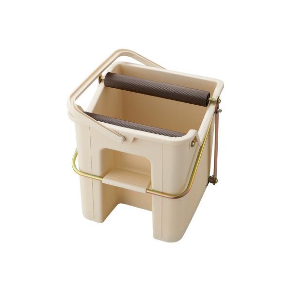 踏みこみやすくしっかり絞れるコンパクトなモップ絞り器。