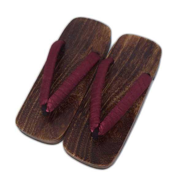 鼻緒　ポリエステル生地　使用滑り止め　ゴム付き　桐下駄なので、軽くて履き心地が良好。長時間履いても足が疲れにくいです。地面との接地面は、ゴム製なので音も静かで、滑りにくくなっています。※木目の出方が変わる場合が御座いますことをご了承頂きます...