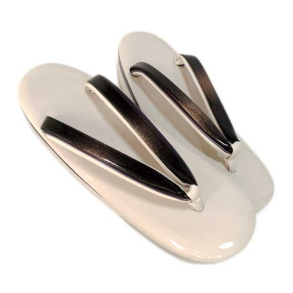 合皮草履 新品  未使用品  日本製品なみき謹製　装いのポイントとして重要な小物のお洒落■サイズ：24cm　つま先1.5cm踵5cm幅8cm■2段芯モニターの発色の具合によって実際のものと色が異なる場合がありますので予めご了承お願い致します...