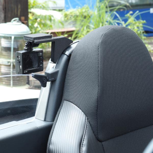 ■ダイハツ コペン(型式LA400K)専用 後方撮影用スタンドです。ロールバーに後方撮影の為のドラレコが設置可能になります。モニターの発色具合によって、実際のものと色合いが異なる場合がございます。