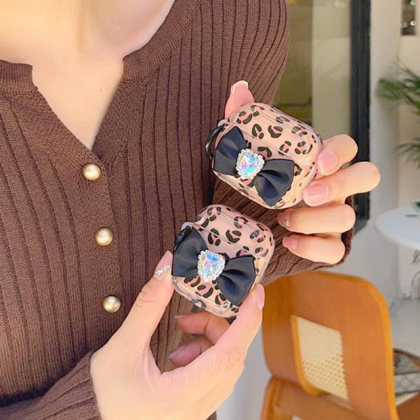 素材：TPU対応機種：AirPods（第1/2世代)　AirPodsPro(第1/2世代)　AirPods(第3世代)※海外輸入品の為、キズ・汚れがある場合がございます。※商品画像はお客様のディスプレイ環境、設定及びブラウザにより、実物と多...