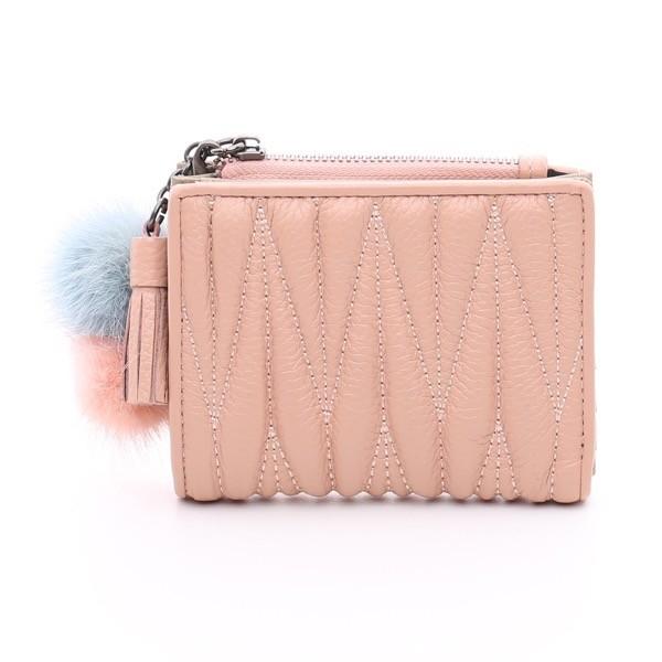 カラー：ピンク※素材：牛革【平置き実寸】　H9　W11.2　D2 (cm)内側：札入れ×1 ポケット×2 カード入れ×4 小銭入れ×1セット品: 財布+ミンクファーチャーム+ギフトラッピング※入荷時期により、ラッピングの仕様が変更になる場合...