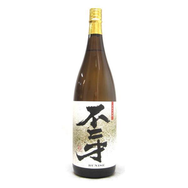 不二才とは…鹿児島の方言で「不男だけど愛される男」のことをいいます。芋の香りが強く重厚で、クセのある焼酎の飲みたい通の方におすすめです。 芋焼酎の本来のおいしさを思い出させます。通のあなたにこそ飲んでほしい、薩摩の薩摩。少々味の濃いお料理と...
