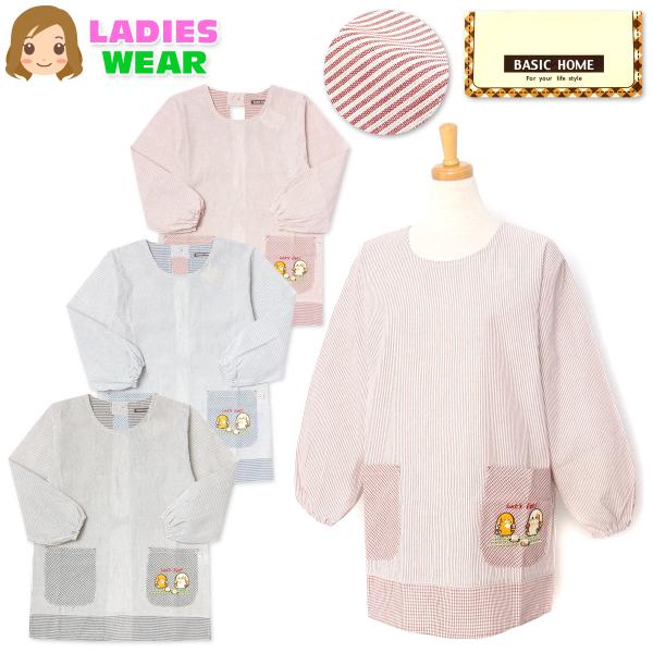 ●コメントストライプ＆チェック柄切替割烹着エプロン。脱ぎ着が簡単らくらくな後ろボタン＆ひも留めタイプ。腕まくりしやすい袖口ゴム入り。軽い素材でお洗濯後も乾きやすい◎両サイド便利なポケット付きです。●特 長・BASIC HOME(ベーシックホ...