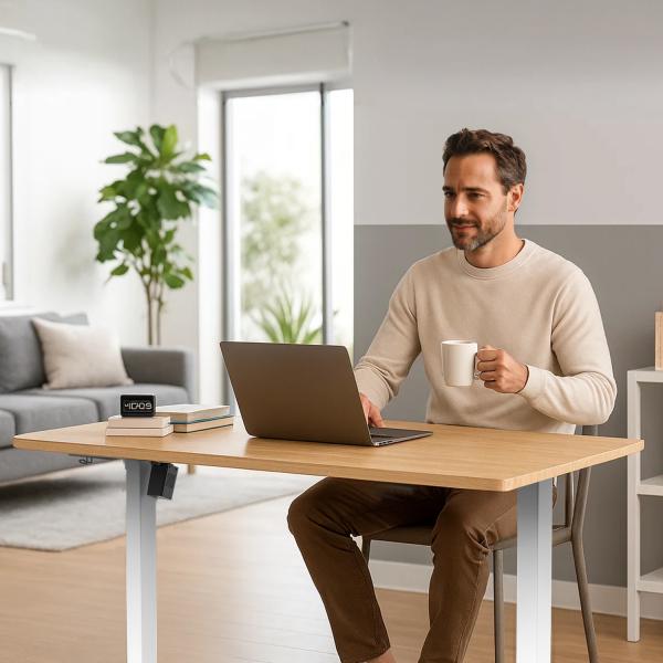 ■商品タイプ電動昇降デスク用フレーム（天板別売）■カラーホワイト、ブラック■サイズ・昇降範囲高さ：70〜115cm幅：伸縮93〜133cm（天板対応：95〜160cm）奥行：天板対応45〜65cm天板厚さ：2cm以上■素材高強度・高耐久のス...