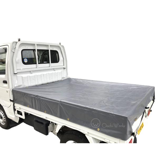 トラックシート　 1号【カラー】グレー【サイズ】1.9ｍ×2.1ｍ　軽トラック用【材　質】エステル帆布【ハトメ】真鍮ハトメ18箇所【重　量】約2.8ｋｇ【厚　み】0.5ｍｍ【付属品】コードゴム4ｍ×2本エステル帆布製で強度、防水性は抜群です...