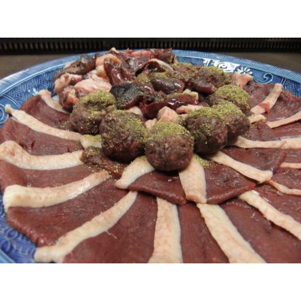 天然鴨合鴨とは違い、天然の野鴨ですので、コク、深みなど、養殖鴨、合鴨とは比べ物にならないほど、味に差があり美味です。（鶏に例えればブロイラーと地鶏くらいです）骨で取りました出汁付ですので、お好みの野菜、薬味などを用意されるだけで本格的な鴨鍋...