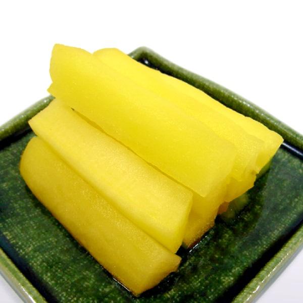 お子様にも大人気のお新香（浅漬け沢庵）です。 国内産青首大根を、色鮮やかに甘口のアッサリ味に漬け上げました。