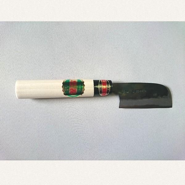 ・刃：33mm×75mm・刃の素材：鋼・全長：200mm栗の皮剥き専用に作られた、特殊な包丁です。小振りな包丁ですが、熟練の土佐の鍛冶職人がひとつひとつ丹精込めて手打ちで鍛造いたしておりますので、切れ味は抜群です。干し柿を作る際に使用される...