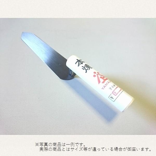 手の入りにくい所の施工に役立つ鏝です。