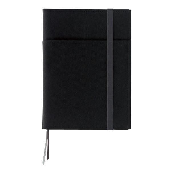 ●ツインリングノートが2冊収容できる、カバーノート　＜カバー仕様＞●表紙/ポリエステルカバー　●色/黒　●サイズ/232×175mm　●しおりひも（2本）　●ゴムバンド　●表紙ポケット　●内ポケット　●名刺収容ポケット　●資料収容ポケット　...