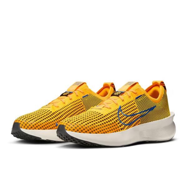 重量:約250g(27.0cm片足)インドネシア製未来が見える 最先端のNike Interact Runでスピードアップ。軽量のFlyknitアッパー、柔らかいフォームミッドソール、快適な履き心地など、ランに必要なあらゆる要素を備えたシュ...