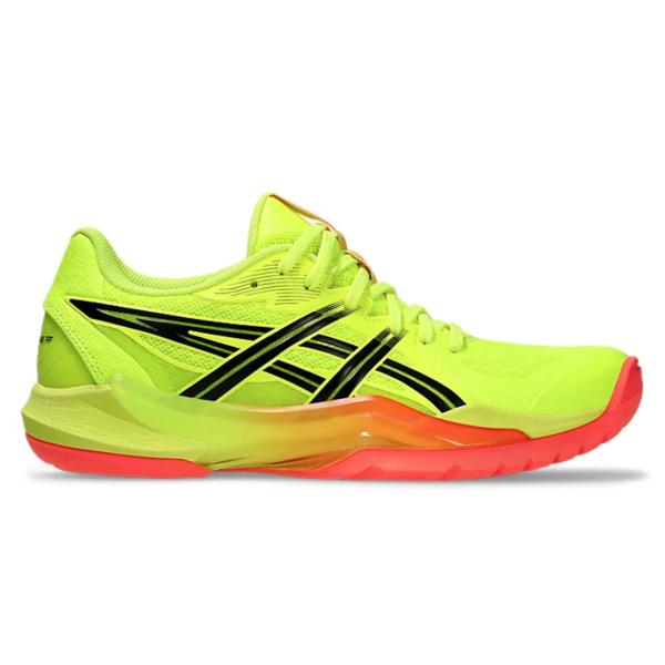 中足部から後足部にかけてのびたSTABLETRUSSが外側に壁を作り、横への激しい動きをサポート。幅広のアウターソールがハードなコンタクトやターン時の安定性を追求。メッシュとフィルムのアッパー構造がソフトな履き心地とフィット性を実現。