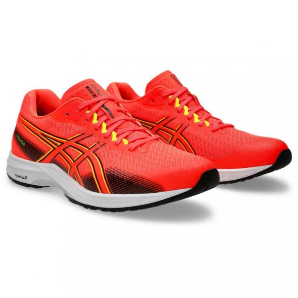 ハードなトレーニングに求められるスピードとタフさを兼ね備えた一足。より軽く、快適な履き心地を目指したLYTERACER 5。やわらかく通気性に優れたアッパー素材を使用しました。破れやすいところにはメッシュの上からプリント補強を施し、軽量性と...