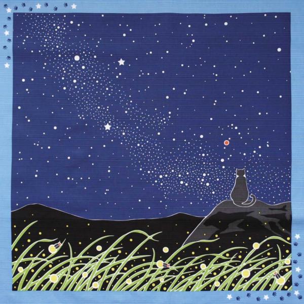 お昼寝とお散歩が大好きな猫のたま。四季折々の景色の中をのんびりお散歩中♪　大切にしたい花鳥風月を感じる日本のこころ。見る方に気持ちがきっと伝わります。タペストリーで飾りたい場合は、別売りのタペストリー棒をカートにお入れください。サイズの関係...