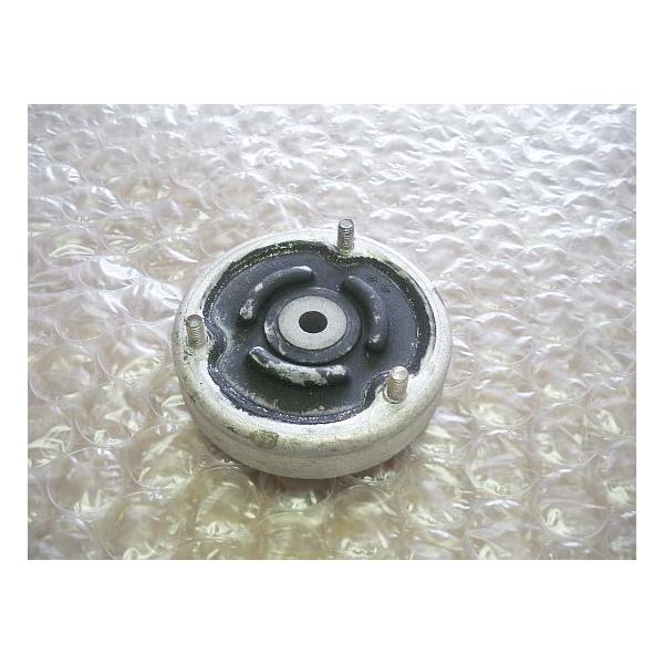 BMW E60 E63 E65 E66 用の リアアッパーサポート（アッパーマウント）です。品番 ： 33 52 6 779 611 に相当部品適用：E60 セダン　520d M47N2 , 520i 525i 530i（共にM54 N52...