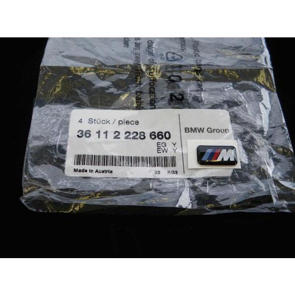 BMW 純正 ホイールエンブレム Mマーク 1枚 です。エンブレム寸法 10x18mm ステッカータイプです。* 必ず品番を確認して下さい。品番：　36 11 2 228 660適合：18インチ、19インチ、20インチ　Mダブルスポーク、M...