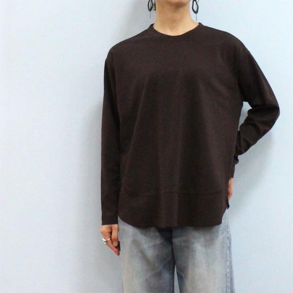 裾切替カットソー☆Dignite collierの定番人気の長袖カットソー。薄手で滑らかな肌触りのポリエステル混素材を使用。サイドから裾にかけての切替えや、バックスリットがシンプルながらデザインの効いた一枚。様々なボトムスと相性が良く一枚は...