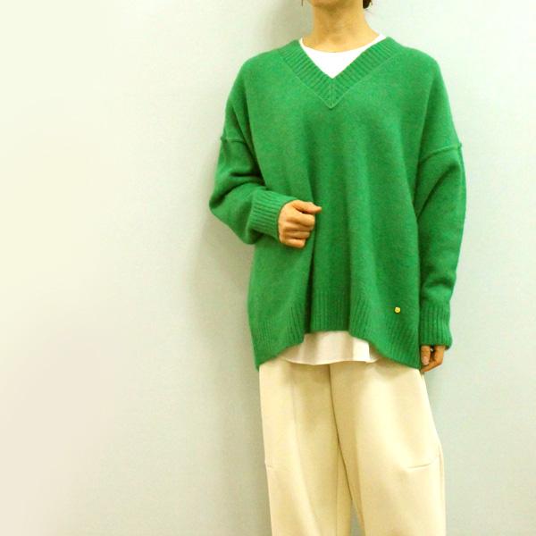 インナーセットVネックプルオーバー☆Dignite collier人気のインナーセットシリーズ。ふわっと柔らかな肌触りのウール混素材を使用したVネックニットと白ロンTのセット。絶妙なバランスで見えるよう計算された白Tがオシャレ度をアップ。悩...