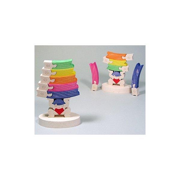 鯉のぼりの腹と背の円弧は５匹とも同じです。５匹をさまざまに入れ替えて重ねることができます。高さ＝H153 D18材質：ブナ