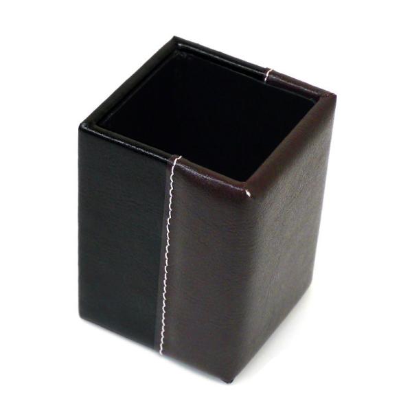 ツートンカラーのシンプルで高級感のある素材のメガネ以外にも使える多目的スタンド。■カラー：ブラック/ブラウン■素材：合板・合皮■サイズ：W50×D50×H85MM（内寸）※こちらの商品は複数店舗で販売しているため、万が一在庫切れの場合はご了...