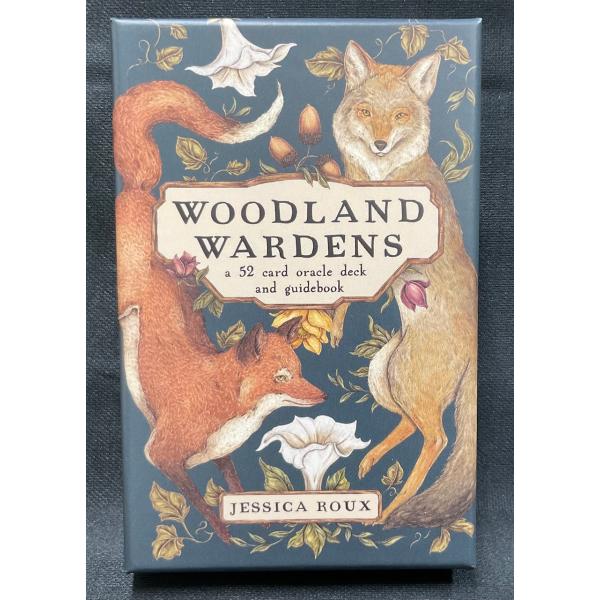 中古品のため、外箱やカードに多少のスレや使用感はありますが、目立った傷や汚れはなく使用には問題ありません。全体的に状態は良好です。ウッドランドウォーデンズ オラクルカード　タイトルの「ウッドランドウォーデンズ」は森の世話役、守護者といった意...