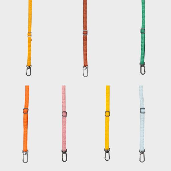 別売りのポーチに取り付けるとポシェットになるストラップが登場です。私はMサイズにストラップを付けていますが、便利なのにスタイリッシュでもう手放せません！財布に携帯にちょっとした小物を入れて・・・。ポーチとストラップが別売りなので自分好みのカ...