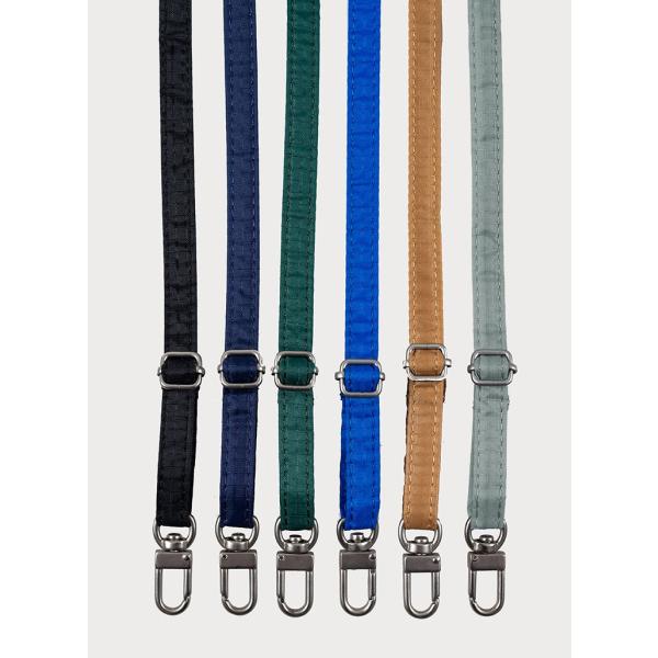 別売りのポーチに取り付けるとポシェットになるストラップが登場です。私はMサイズにストラップを付けていますが、便利なのにスタイリッシュでもう手放せません！財布に携帯にちょっとした小物を入れて・・・。ポーチとストラップが別売りなので自分好みのカ...