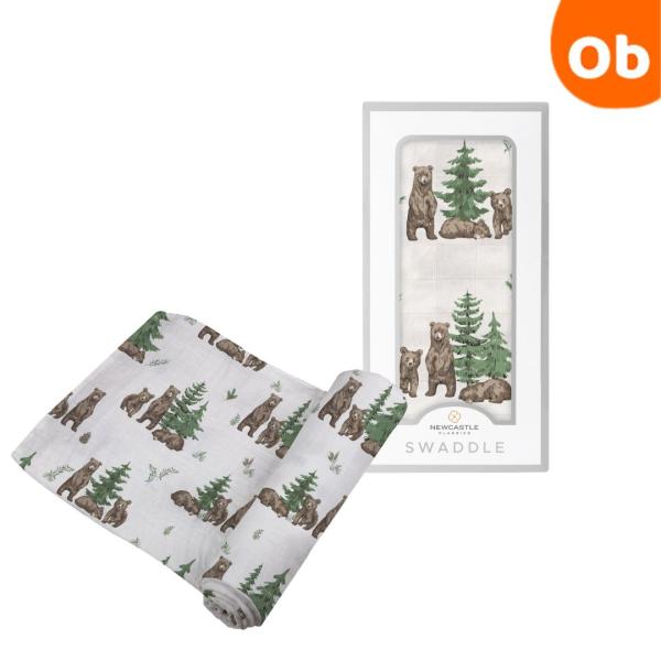 やわらかなタッチで描かれた森とクマのモチーフが、赤ちゃんを心地よく包みます。自然の温もりを感じる、上品でやさしいデザインです。ベビーはもちろん、大人もひざ掛けとして使えるタイムレスなデザインで場所を選ばずシーンに溶け込みます。なめらかなバン...