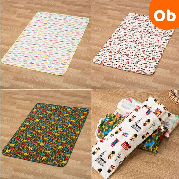 滑り止め加工を施した食べこぼしマット。屋内用のレジャーシートとしてもご使用出来ます。又、ご使用後の収納に便利な収納袋も付いています。お子様のお食事タイムや、おやつタイムの時の食べこぼし、汁物のこぼれた時などタオルなど柔らかい布でさっと拭き取...