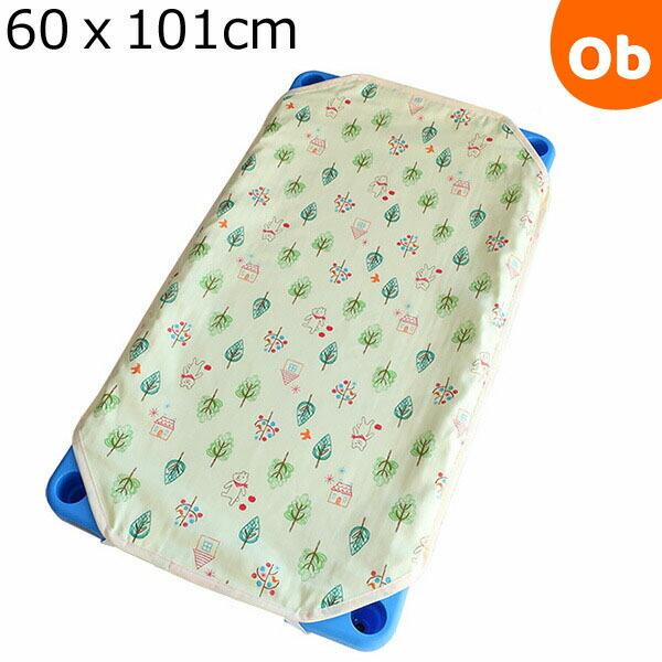 お昼寝コットに合わせた、敷きカバーです。肌に優しく、汗も吸収しやすいガーゼ素材を使用し汗っかきのお子様にも安心です。４つ角ゴム付き、ネームタグの付いたコットカバーで取り付けも簡単です。お洗濯による縮も考慮し、若干大きめのサイズに仕上げてあり...