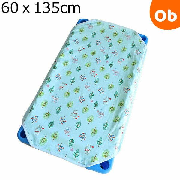 お昼寝コットに合わせた、敷きカバーです。肌に優しく、汗も吸収しやすいガーゼ素材を使用し汗っかきのお子様にも安心です。４つ角ゴム付き、ネームタグの付いたコットカバーで取り付けも簡単です。お洗濯による縮も考慮し、若干大きめのサイズに仕上げてあり...