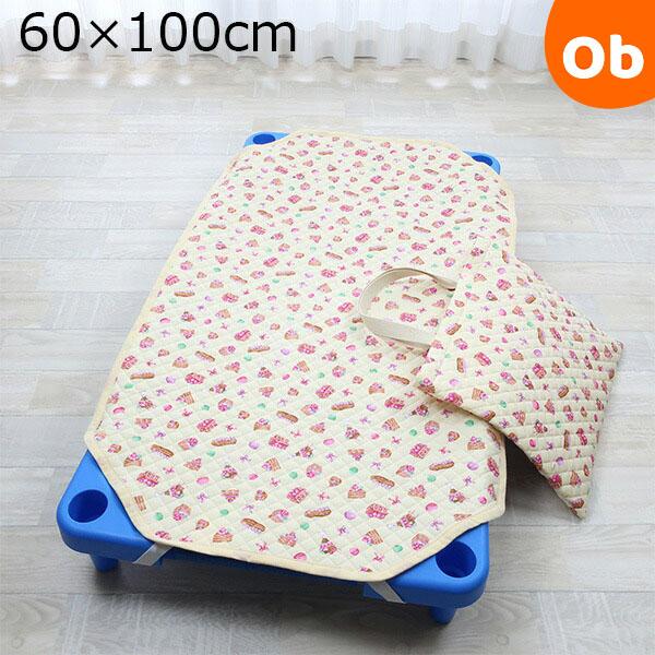 お昼寝コットに合わせた、敷きカバーです。汗を吸収しやすい、お子様にも安心な綿素材を使用。毎日使用される敷カバーなので、お洗濯にも強く、耐久性にも優れたキルティング加工を施して有ります。又、裏側にはコット本体足の部分に引っ掛ける事の出来るゴム...