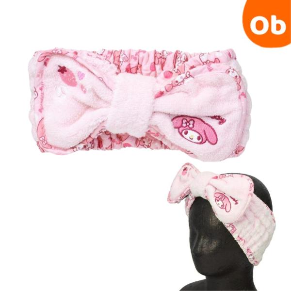 お風呂上りやメイクをするときに使うと便利なヘアバンドです。リボンが可愛いです。お風呂あがりやメイク時に便利なヘアバンド。サイズ 約H10×W21cm規格■生産地：中国■素材・成分：素材　ポリエステル仕様　無撚糸・布帛巻き・アップリケ刺繍・パ...