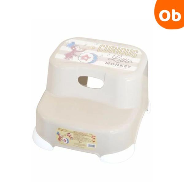 お子様の「あとちょっと！」をサポートする２段ステップは天板のキャラクターがかわいい！手掛穴がついているので軽く持ち運びやすい。手洗い、トイレトレーニングなど様々なシーンで活躍します。 ※耐荷重(均等荷重)100kg商品名おさるのジョージビー...