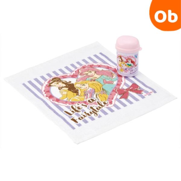 行楽や普段使いに便利なおしぼりとケースのセット。名前シール付き。【商品サイズ(約)】ケース：68×50×108mmおしぼり：320×280mm総重量：65g【品質表示】ケース：ポリプロピレン(耐熱温度120度)おしぼり：綿100％※ケースは...
