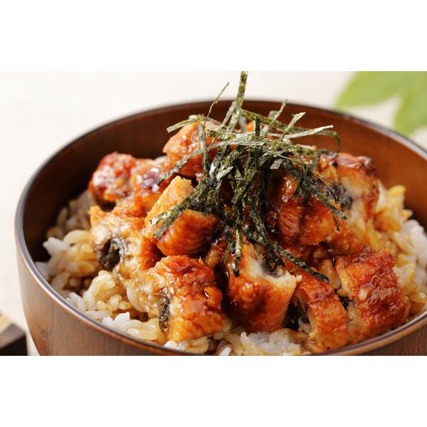 安心の国産★柔らか☆鰻の蒲焼き　キザミウナギ♪老舗川魚問屋さんが　三河一色産活き鰻を捌いて　秘伝のたれで蒲焼にしました☆色々な用途向けに　1cm〜1.5cm幅に刻み　お茶碗１杯分のご飯に適したタレを入れて　真空パック！沸騰したお湯に　6分位...