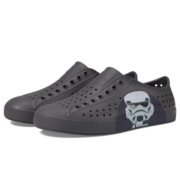 商品名：Native Shoes Kids  Jefferson Star Wars Block (Big Kid) BOY色：Dublin Grey/Dublin Grey/Darth BFF※こちらの商品は海外お取り寄せ商品となっており...