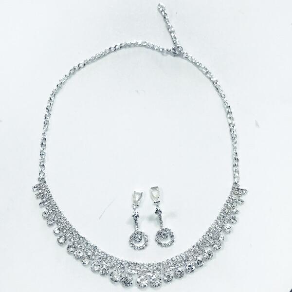 洗練されたでデザインで、ゴージャスなドレスから、シンプルなドレスまで華やかになります。サイズ：フリーサイズ素材：キュービックジルコニア　※特価商品となりますが、多少の汚れや傷等はご了承の上ご注文くださいませ。　