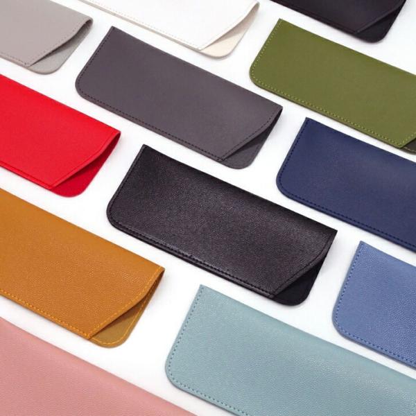 サイドから差し込むタイプのメガネケースです。メガネや老眼鏡やサングラスの収納や持ち運びに便利。サイズ：17.5cm×7.5cm