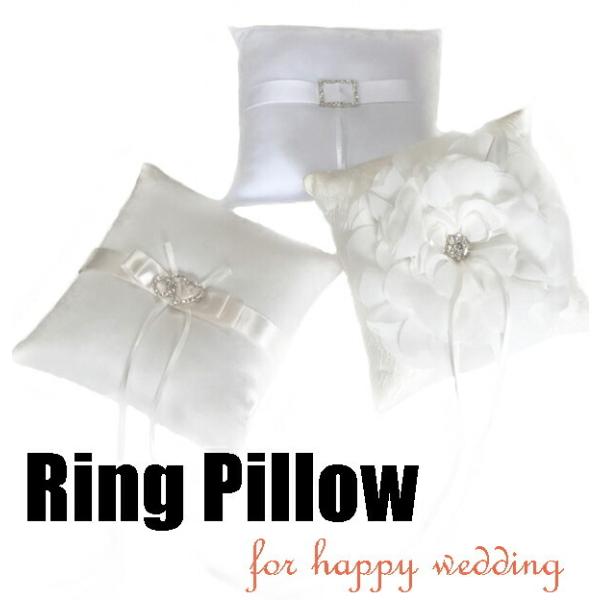 ジャストサイズの完成品リングピロー。結婚式はもちろん、パーティーやウェディングイベント、フォトウェディングなどにも最適。完成品のリングピローでかわいいのが見つからない・・・手作りだとうまく作れるか心配・・・作る時間がない・・・接着剤や綿を別...